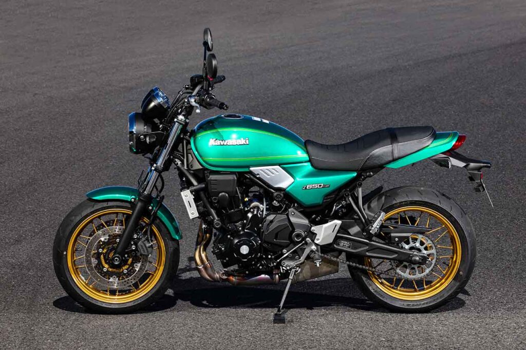 ベースの良さが光る2台｜KAWASAKI Z650RS ＆ Z650 試乗比較 - 【公式】RIDERS CLUB（ライダースクラブ）