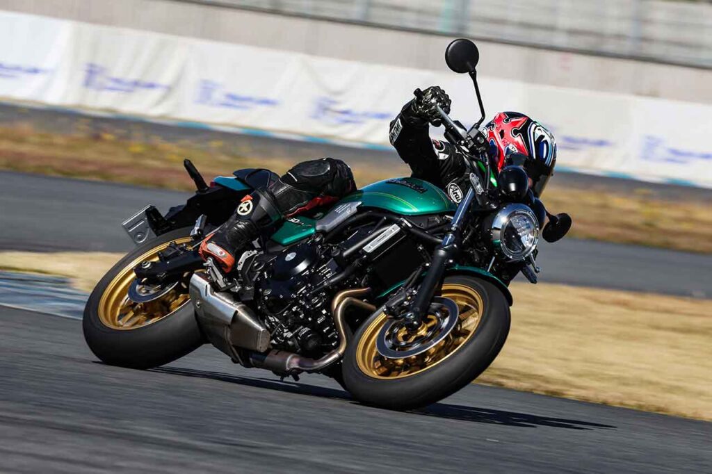 ベースの良さが光る2台｜KAWASAKI Z650RS ＆ Z650 試乗比較 - 【公式】RIDERS CLUB（ライダースクラブ）