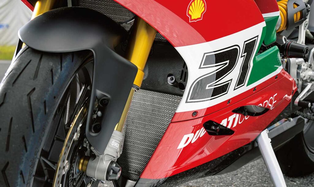 DUCATI Panigale V2 Bayliss 1st Champion 20th Anniversaty｜Build by AELLA - 【公式】RIDERS CLUB（ライダースクラブ）