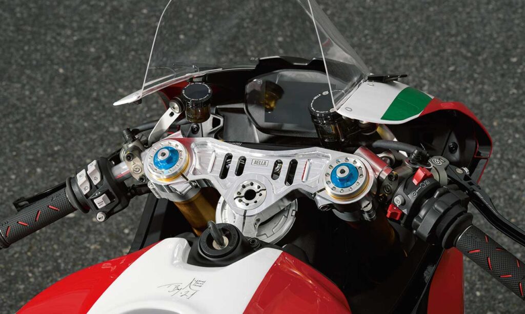 DUCATI Panigale V2 Bayliss 1st Champion 20th Anniversaty｜Build by AELLA - 【公式】RIDERS CLUB（ライダースクラブ）