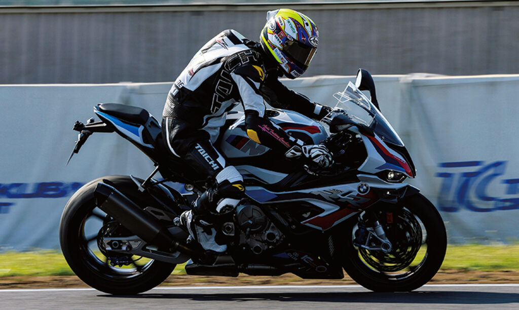 肘をロックするブレーキング｜【青木宣篤のコア・ライテク】 - 【公式】RIDERS CLUB（ライダースクラブ）